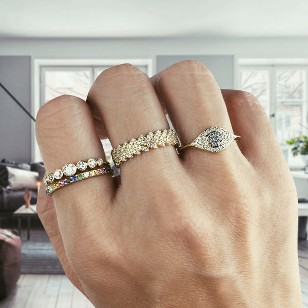 Graduated Seven Diamond Bezel Ring White Gold - J. LUU